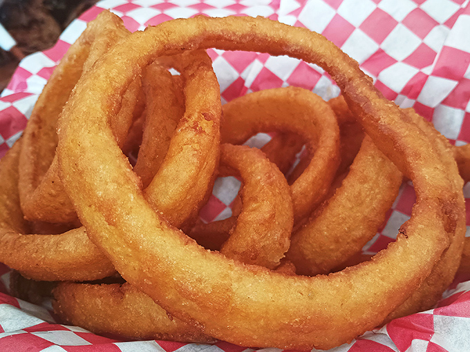 Onion rings with the perfect crunch-to-give ratio. These golden halos deserve their own fan club and commemorative t-shirt.