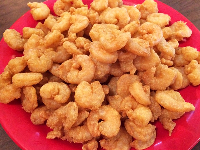A mountain of golden fried shrimp that would make Forrest Gump weep with joy. Simple perfection that needs nothing more than a squeeze of lemon.