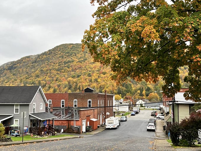 Autumn paints Emporium's hillsides with colors that would cost a fortune on canvas but come absolutely free with residency.