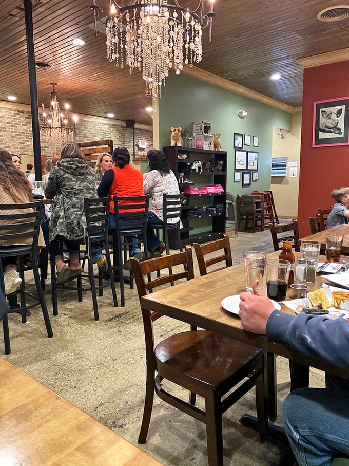 Where strangers become friends over shared barbecue enthusiasm. Notice how nobody's looking at their phones &ndash; that's the power of proper smoked meat.
