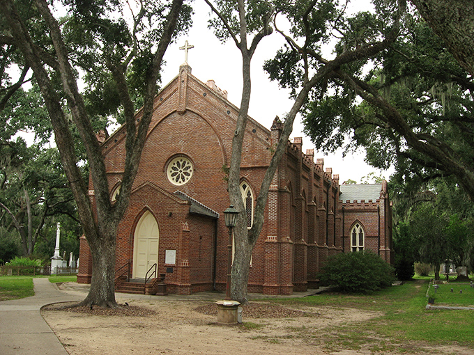 Grace Episcopal Church stands as a brick testament to faith and craftsmanship. Framed by ancient oaks, it's where Gothic Revival meets Southern spirituality in perfect harmony.