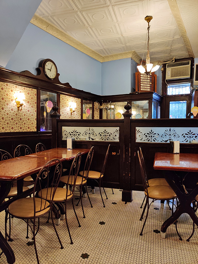 Those classic booths have witnessed countless celebrations, first dates, and perfect ice cream moments through decades.