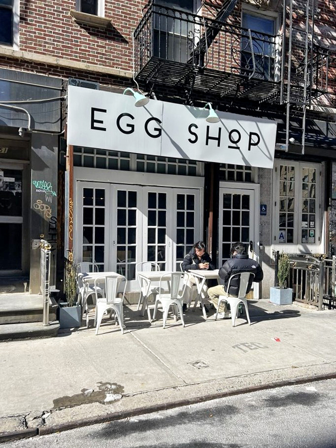 Sidewalk seating that lets you enjoy your breakfast with a side of New York street theater&mdash;the ultimate Manhattan morning experience.