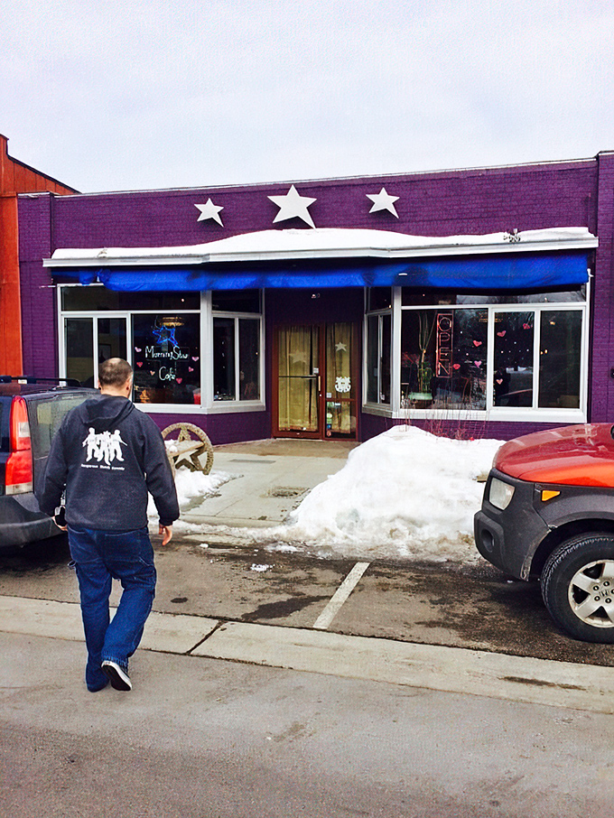 Even in winter, the purple beacon with white stars draws breakfast pilgrims. Some people chase storms&mdash;these folks chase perfect pancakes.
