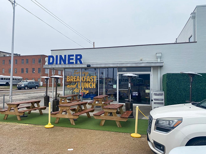 Even the outdoor seating says "stay awhile"&mdash;picnic tables ready for those who prefer their French toast with a side of fresh air.