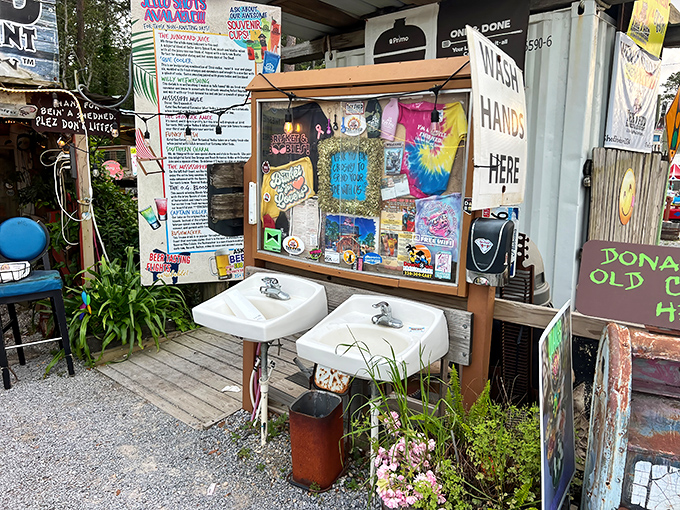 Even the washing station has personality. In barbecue joints, clean hands are the starting point of every great meal.
