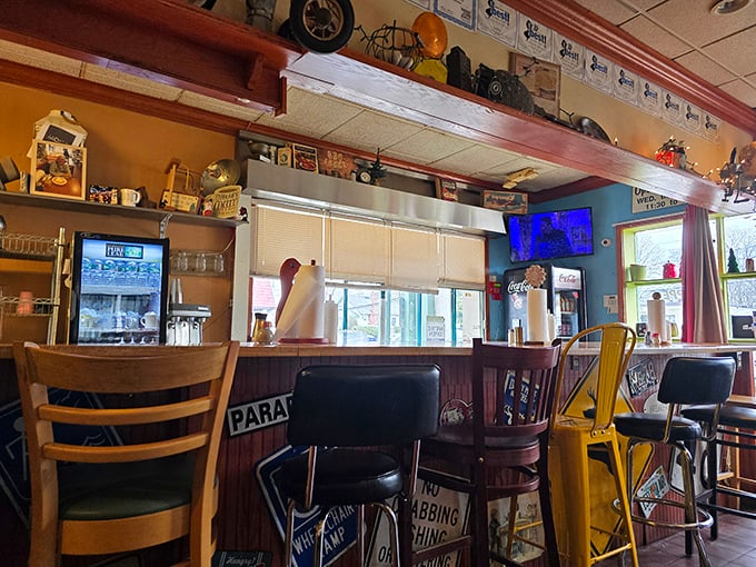 Counter seating: where solo diners become breakfast philosophers and coffee cup refills happen at the speed of thought. The best spot to witness culinary magic in real-time.