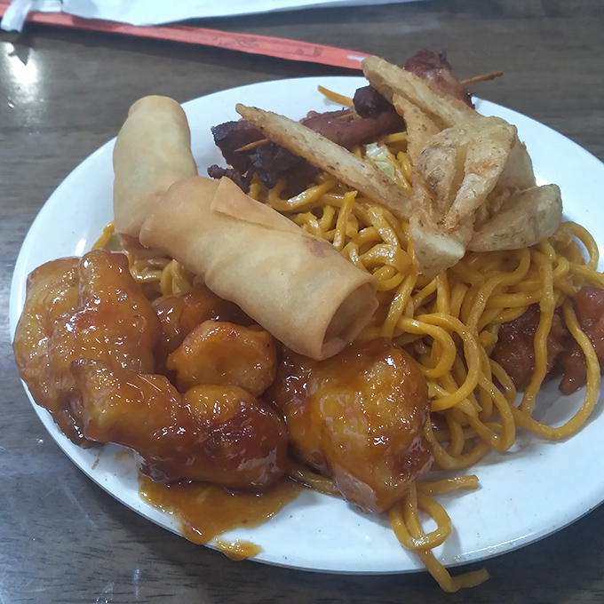 The perfect buffet plate doesn't exi&mdash; Oh wait, here it is: egg roll, noodles, and saucy chicken in harmonious coexistence.