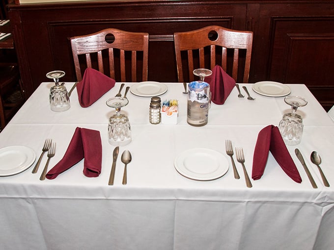 White tablecloths and burgundy napkins signal "special occasion," but at G&M, Tuesday counts as special when crab cakes are involved.