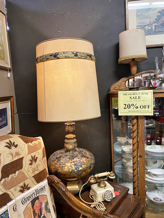 The perfect lamp for your next 1970s-themed party, complete with original shade and a telephone that won't connect to anything but memories.