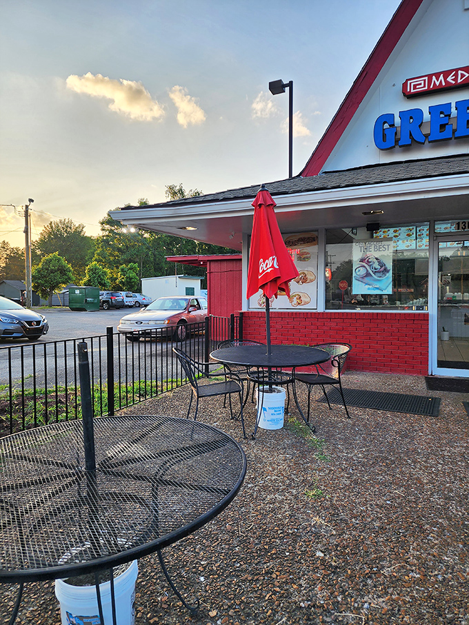 As the Tennessee sun sets, these outdoor tables become prime real estate for enjoying a gyro in the gentle evening breeze.