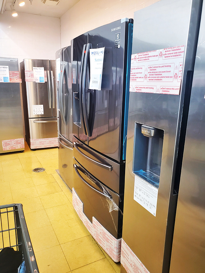 Kitchen royalty at peasant prices! These gleaming Samsung refrigerators show that even big-ticket items find their way to MetroMerch, waiting for their forever kitchen.