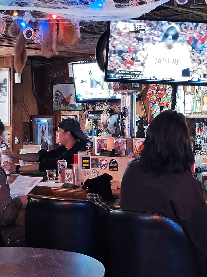 Sports on the screen, chicken on the mind. The wood-paneled walls have absorbed decades of cheers&mdash;both for teams and for that first perfect bite.