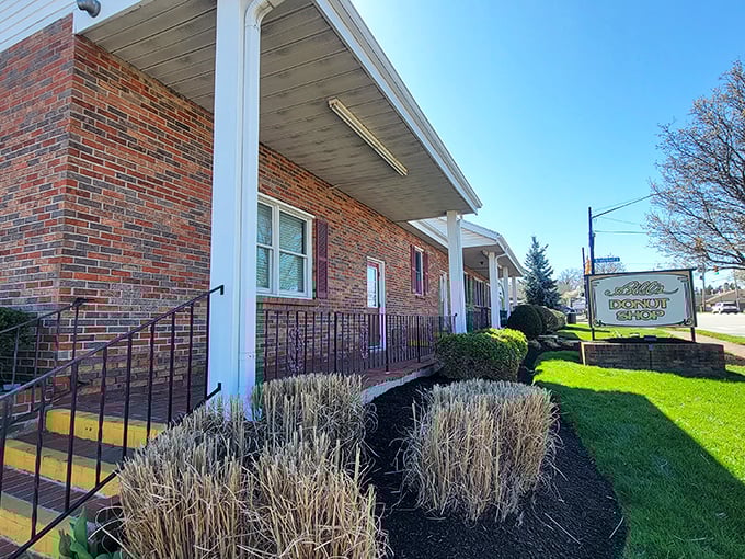 Bill's Donut Shop stands like a sweet sentinel in Centerville, its brick exterior hiding treasures that would make Homer Simpson weep with joy.