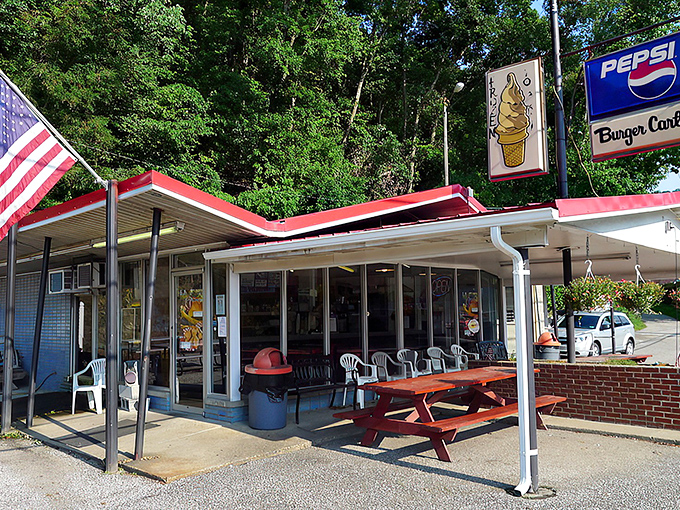 Burger Carte: A slice of Americana with that red trim and picnic tables – where burgers and summer memories are made daily!