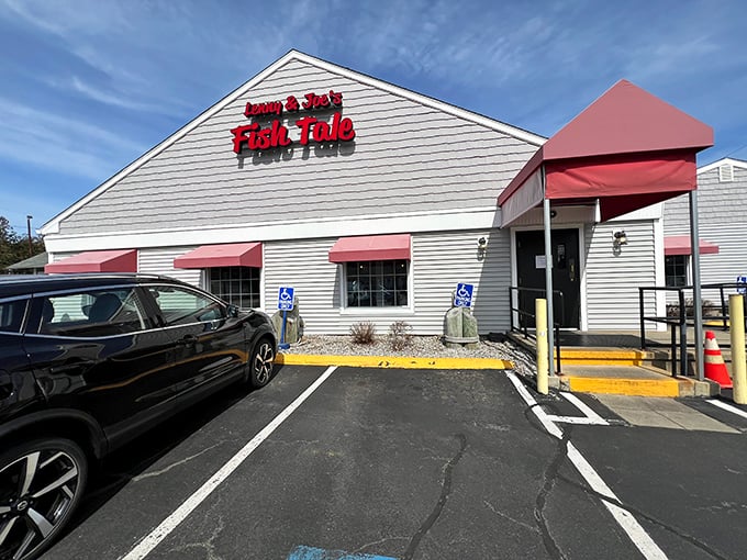 The classic New England seafood shack in all its glory. Lenny & Joe's promises treasures of the sea without the treasure map prices.