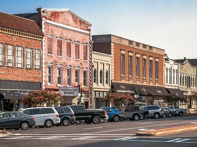 Rome's historic downtown square welcomes you with brick buildings and charming lampposts &ndash; small-town Georgia at its most picturesque. 
