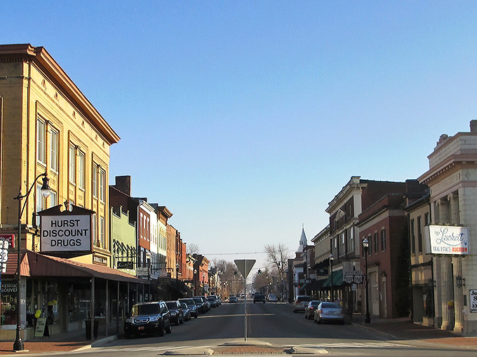 Main Street Bardstown feels like stepping into a Norman Rockwell painting&mdash;complete with classic storefronts and that small-town magic we all secretly crave.