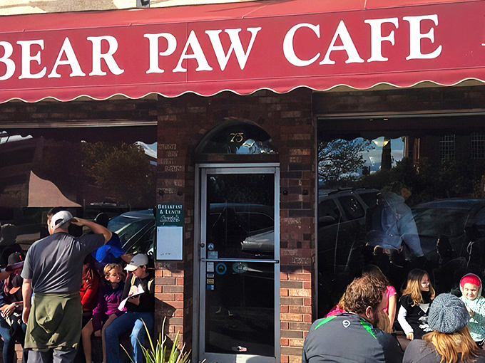 The line outside Bear Paw Caf&eacute; isn't a deterrent&mdash;it's a testament to pancakes worth waiting for!