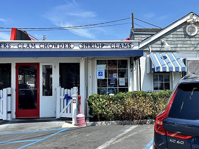 Simple pleasures done right: Bigelow's no-frills exterior promises what matters most—seafood that makes you forget your table manners.