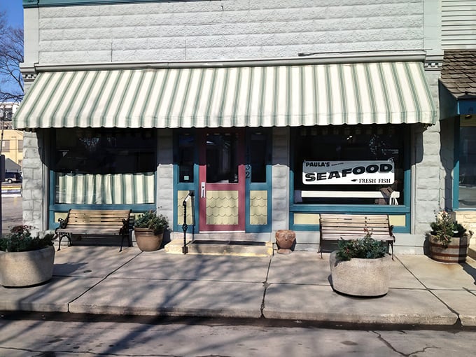 Classic small-town restaurant charm meets serious seafood craftsmanship on this quiet Fort Wayne street.