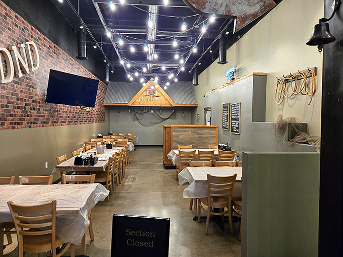 String lights and exposed brick create the perfect backdrop for seafood feasting. This isn't fancy-schmancy dining&mdash;it's roll-up-your-sleeves, prepare-to-get-messy heaven.