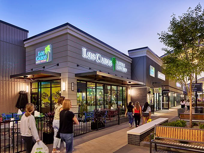 Los Cabos Mexican Grill offers a flavorful respite from shopping marathons, where margaritas and guacamole restore depleted shopping energy.