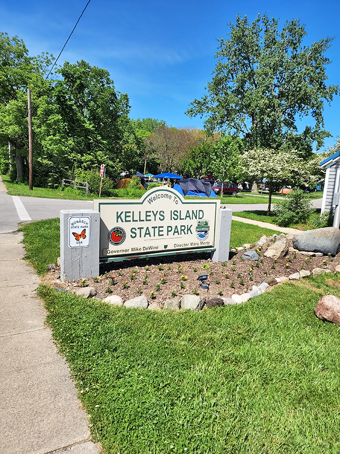 The welcome sign doesn't lie&mdash;this really is a state park that deserves its own postcard collection. Nature's VIP entrance.