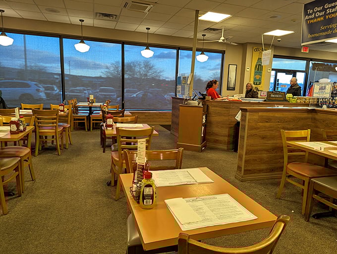 Simple wooden tables and no-nonsense decor tell you everything you need to know: at Rein's, they're saving all the drama for what's on your plate.