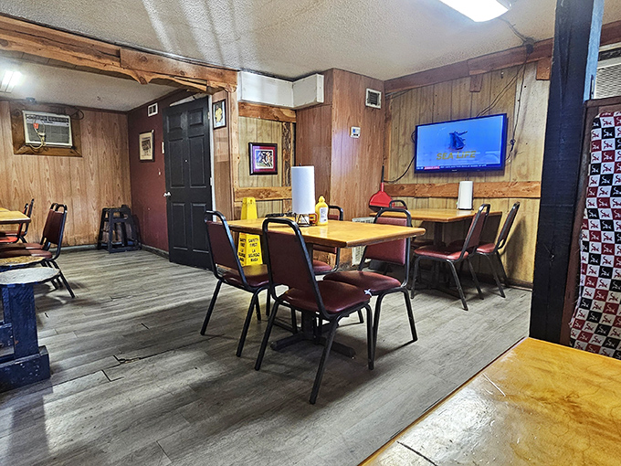 No-frills wood paneling and simple furnishings tell you everything you need to know: this place puts its energy into the food, not the d&eacute;cor.