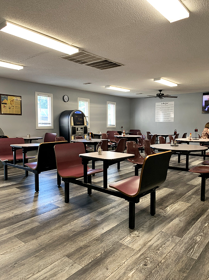 No-frills dining room where the focus is squarely on the food. The burgundy seats have witnessed countless "mmm" moments.