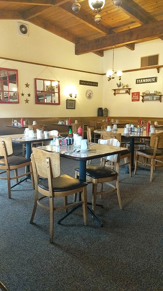 Wooden ceiling beams, farmhouse decor, and cozy seating create that classic American diner feel&mdash;where breakfast dreams come true.