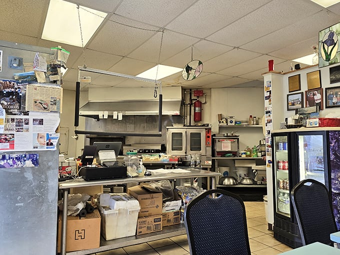 No-frills authenticity is the secret ingredient here. This kitchen isn't putting on airs—it's putting out flavors that transport you straight to the Mediterranean.