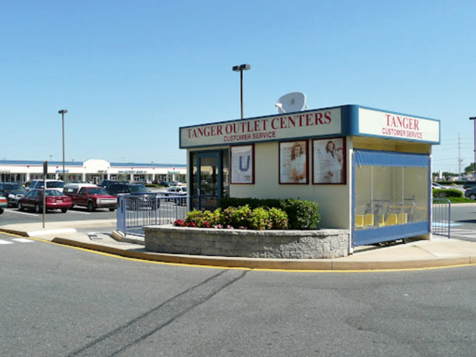Command central for shopping strategists. This customer service booth has witnessed more bargain hunting battle plans than a military war room.