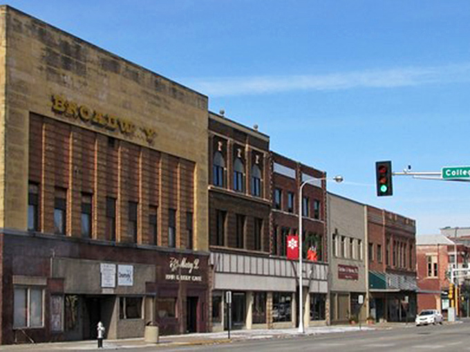 Albert Lea's historic downtown buildings aren't just pretty faces&mdash;they house budget-friendly shops where retirees make dollars dance.