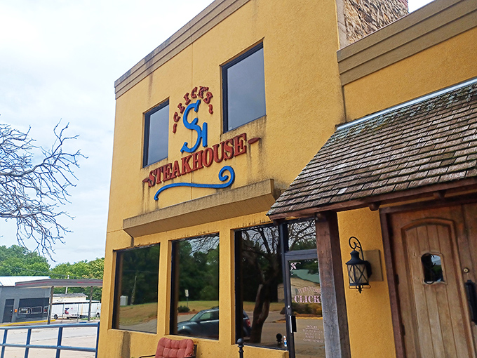 Click's sunny yellow exterior is like finding a gold nugget in Pawnee&mdash;unassuming until you taste what's inside.