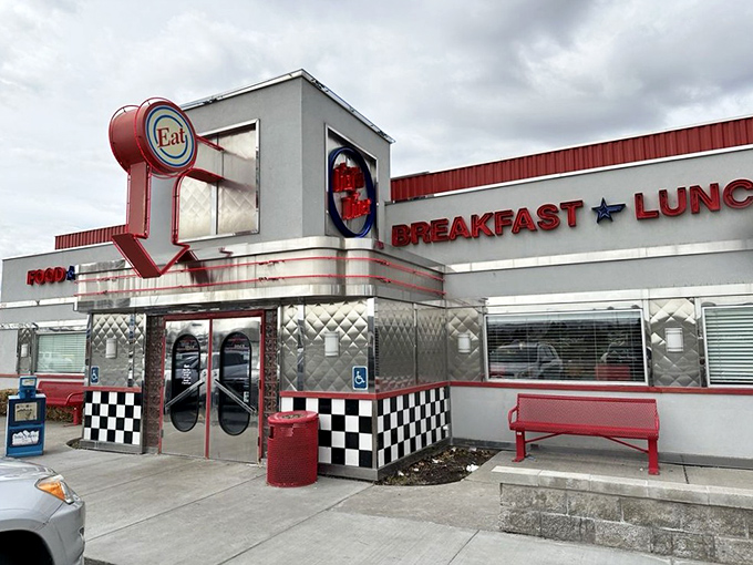 Classic Americana never looked so appetizing! Dixie's chrome-and-red exterior is like stepping into a Norman Rockwell painting&mdash;with better pancakes.