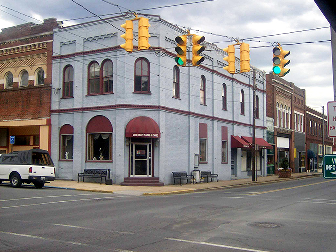 A corner building with character&mdash;where the traffic lights change slow enough to notice the architecture.