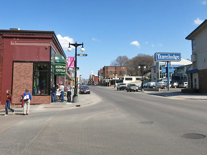 Houghton's downtown invites you to stroll without spending. Those stop signs aren't just for traffic&mdash;they're for slowing down to enjoy life!