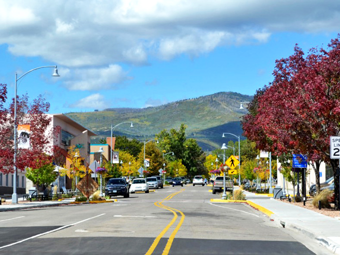 Los Alamos' tree-lined streets showcase fall colors that would make Vermont jealous of this high-desert gem.