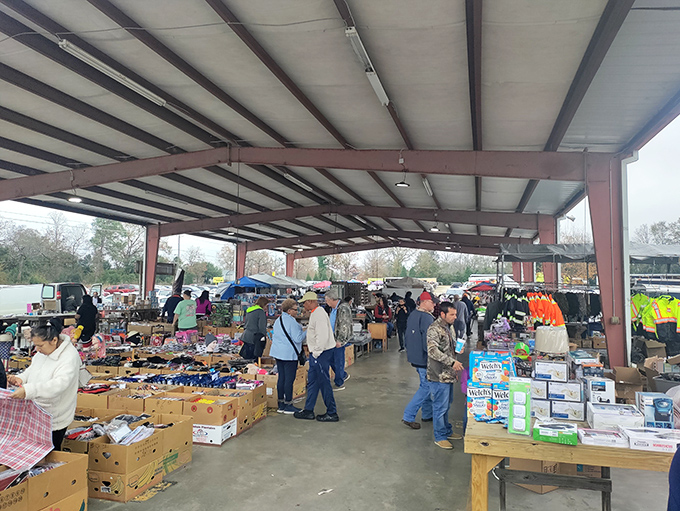 Rain or shine, the deals align! Smiley's covered pavilions protect bargain hunters while they search for hidden gems.