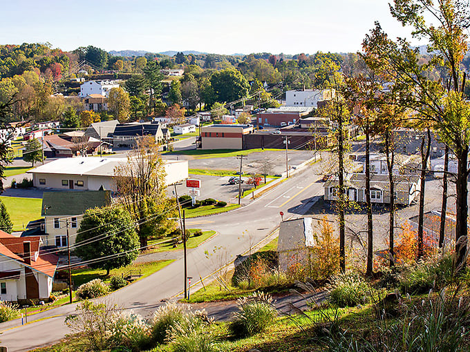 Summersville offers that bird's-eye view of affordable living, where houses nestle among trees instead of high-rises.