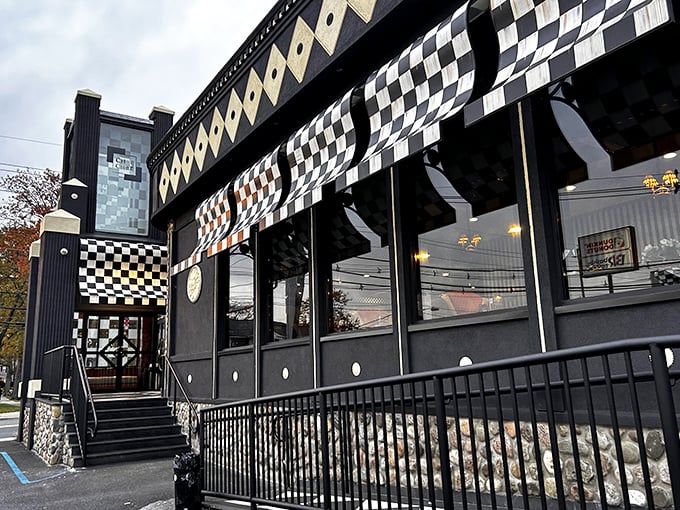 The Chit Chat's bold black and white checkerboard design isn't playing games &ndash; except maybe "how to make people hungry on sight."