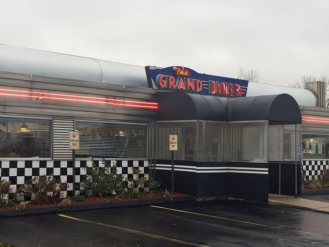 The Grand Diner's vintage silver exterior and classic checkered trim transport you back to the days when Elvis was king and milkshakes ruled.