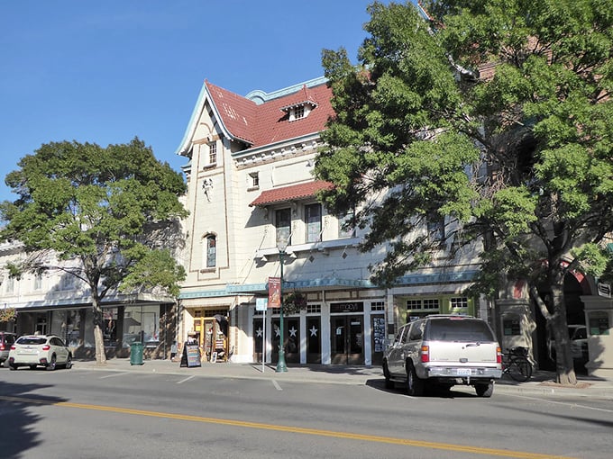 Walla Walla spreads beneath golden hills like a comfortable quilt, promising sweet onions and sweeter living costs. 