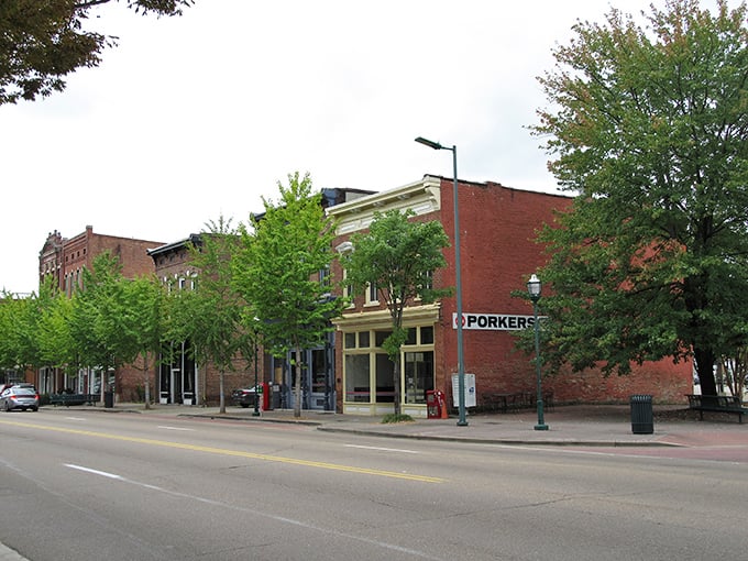 Downtown Chattanooga serves up urban convenience in a package that won't require a second mortgage. Win-win!