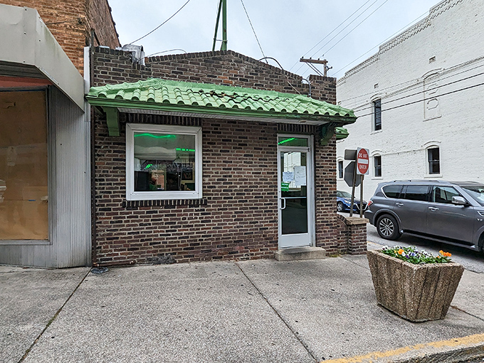 That vintage brick façade isn't just charming—it's containing decades of burger wisdom that modern chains would kill for.