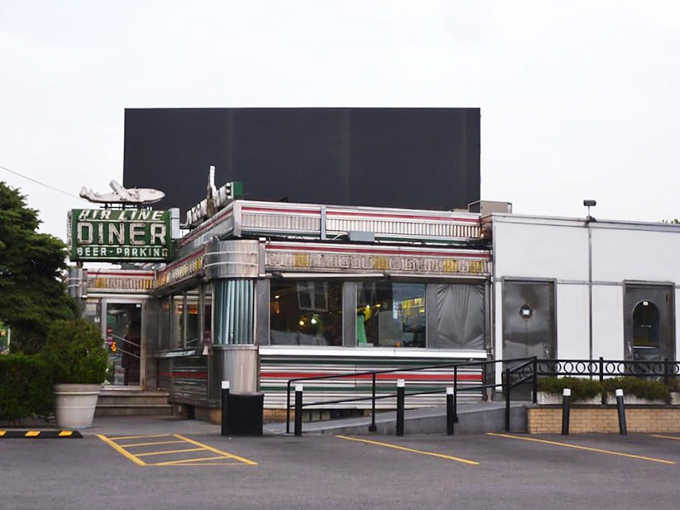 This retro palace of burgers serves up nostalgia with a side of "they sure don't make 'em like this anymore."