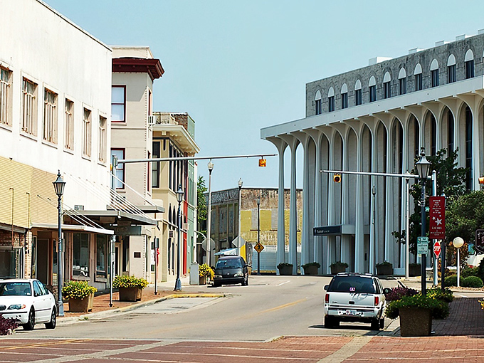 Brick streets and historic buildings create Laurel's perfect backdrop for neighborly chats and impromptu reunions.