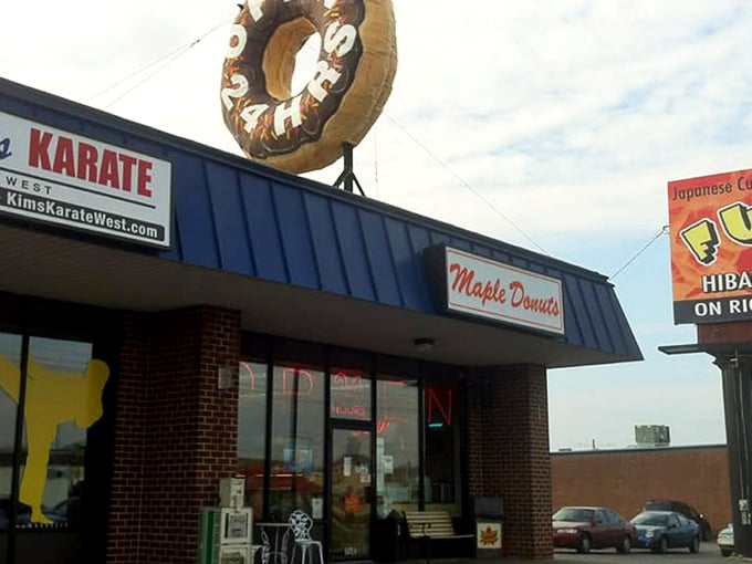 The "Since 1946" maple leaf sign tells you these folks have had decades to perfect their sweet, maple-glazed masterpieces.